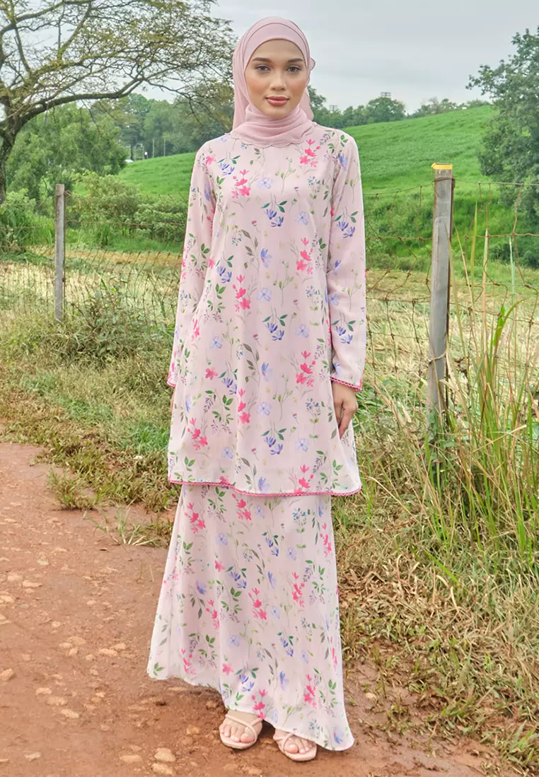 Buy POPLOOK Duyong Blouse & Skirt - Blush Botanical Online | ZALORA ...