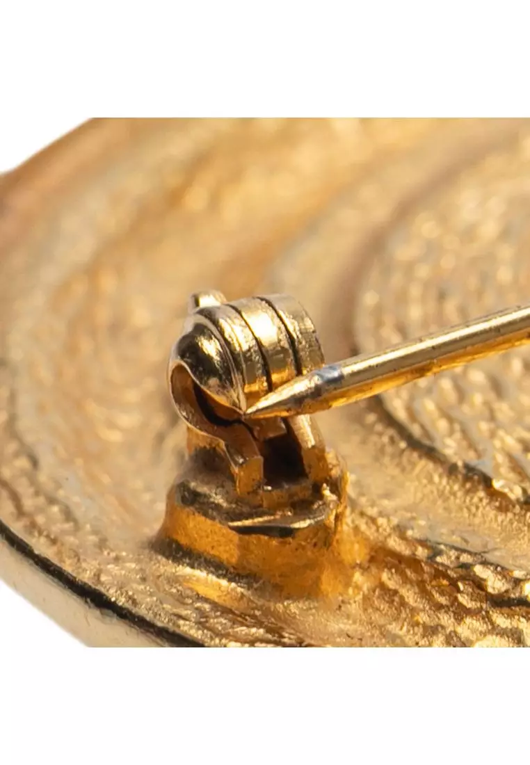 Buy CHANEL Pre-Loved Chanel Gold Plated 31 Rue Cambon Round Brooch 2025 ...