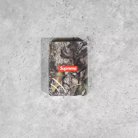 Supreme Original Official Store di ZALORA Indonesia