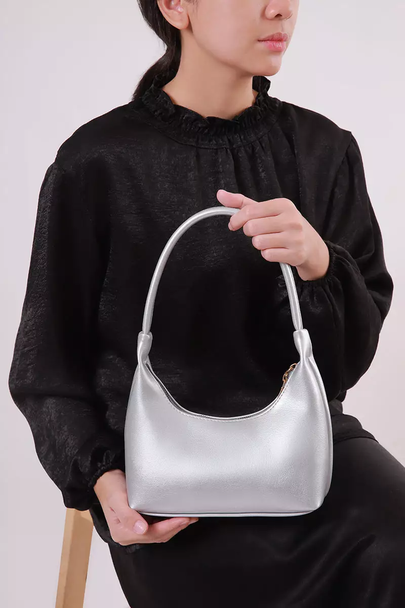 Jual Berrybenka Label Tekka Carla Hand Bag Silver Original 2025 ...