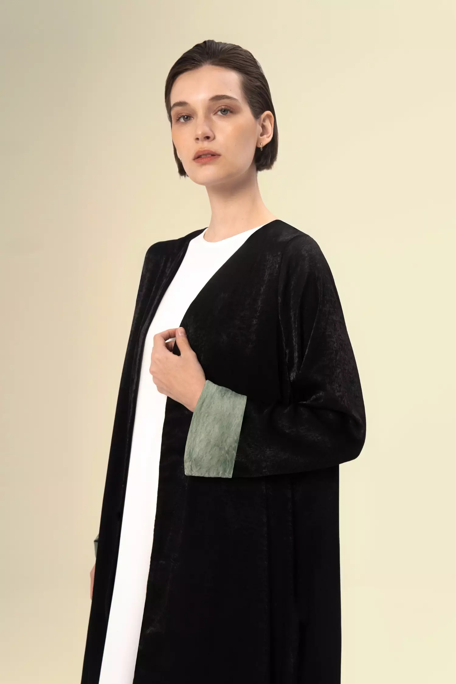 Jual Demure & Co DEMURE&CO - DESSENTIALS ESHMA OPEN ABAYA SET ...