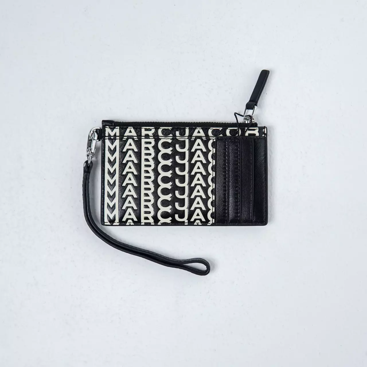 Jual Marc Jacobs Dompet MARC JACOBS MONOGRAM TEXT WHITE BLACK ZIP CARD ...