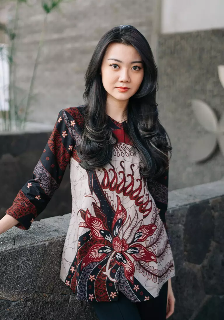 Jual MY AKSA FIT EVERYWHERE BLOUSE AKSA BATIK BUNGA BHUMI Original 2024 | ZALORA Indonesia