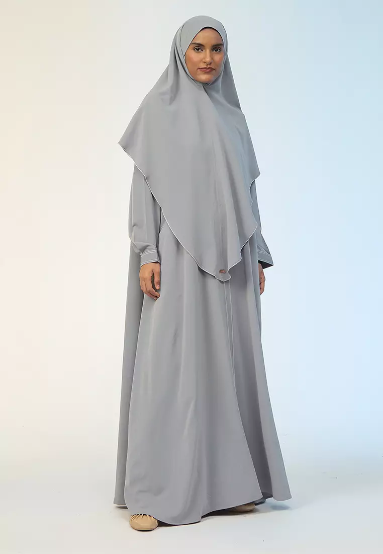 Jual Lozy Hijab Humaya Abaya Set Light Grey Original 2026 | ZALORA Indonesia