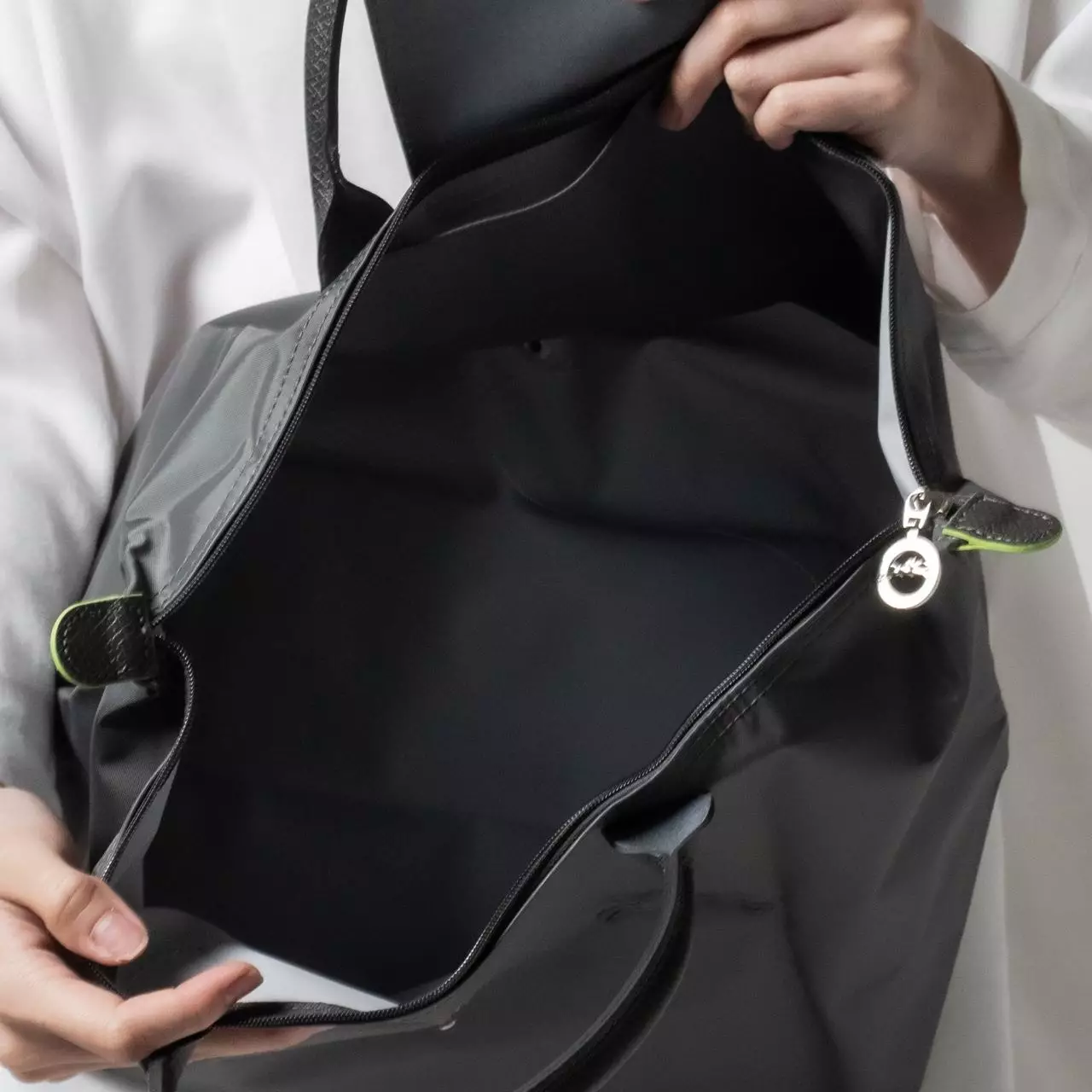 Jual Longchamp Le Pliage Green Medium Top Handle Bag Graphite Original ...