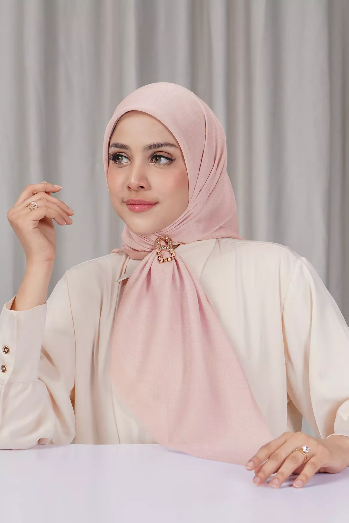 Jual Buttonscarves Tapis Square - Rose Water Original 2025 | ZALORA ...
