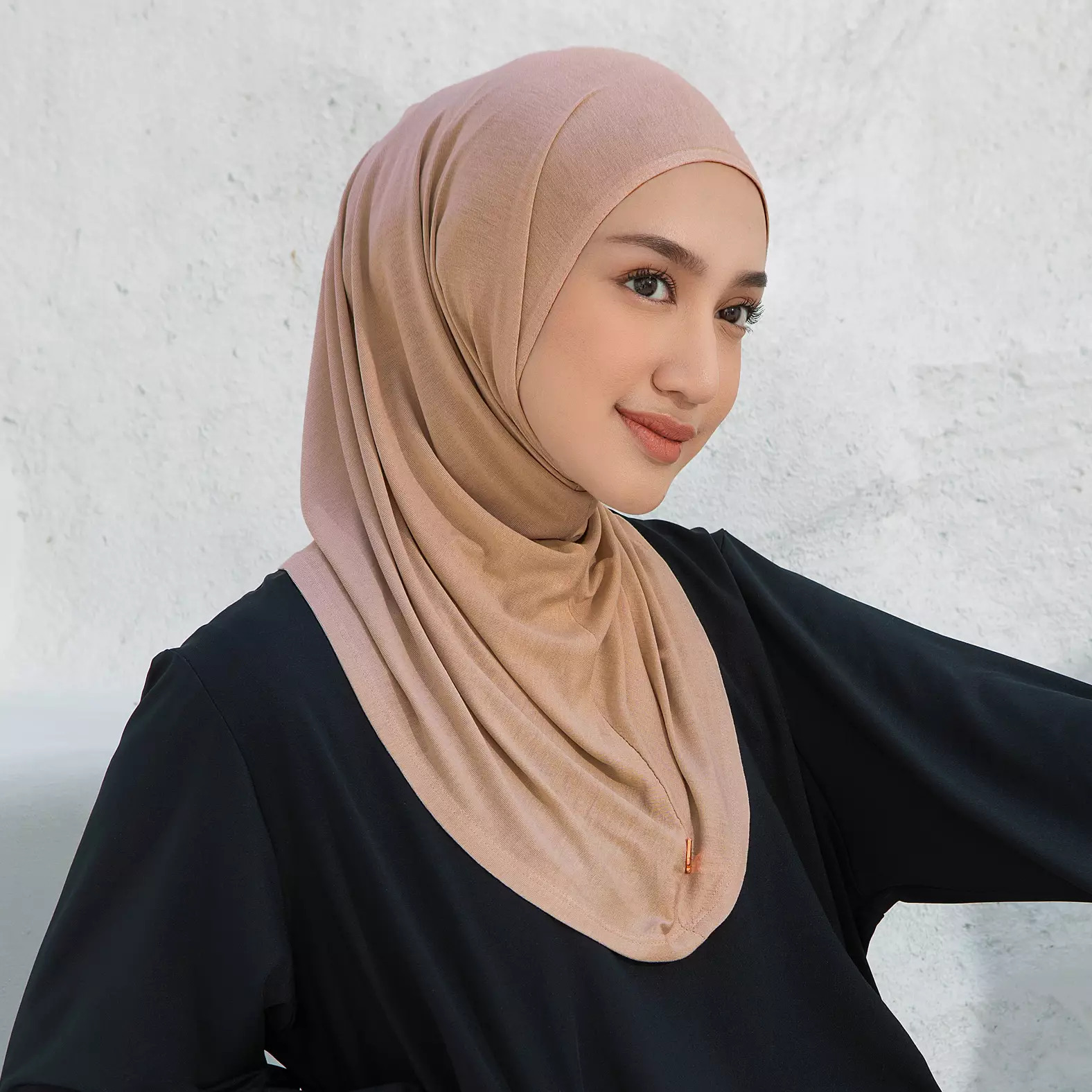 Jual Lozy Hijab Lucia Instan Sport Shell Original 2025 | ZALORA Indonesia