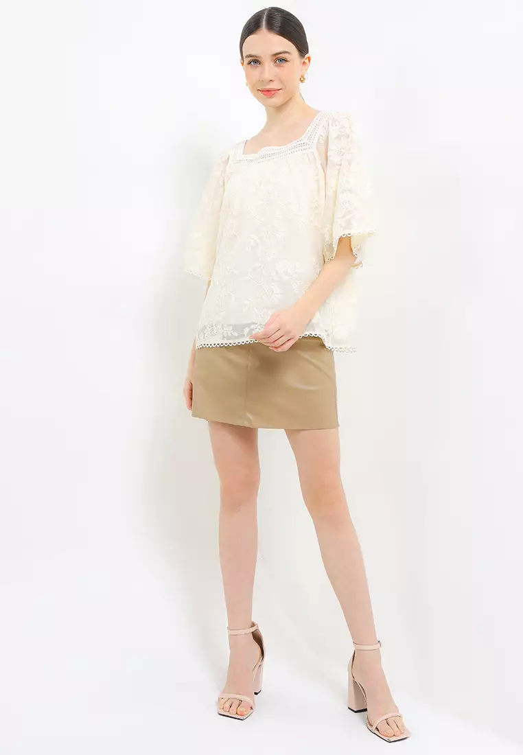 Jual Chic Simple S/S Square Neck Flo Emb Blouse Original 2025 | ZALORA Indonesia