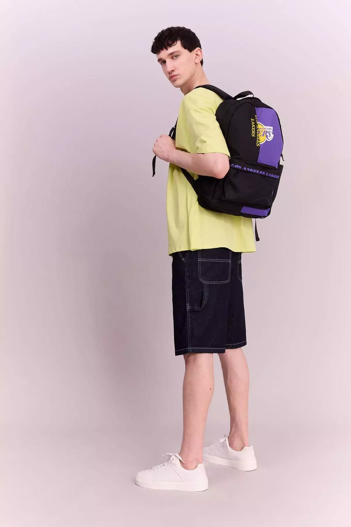 網上選購 DeFacto 男女通用 NBA 洛杉磯湖人隊運動印花疏水布料書包 A5465Axns 2025 系列 | ZALORA香港