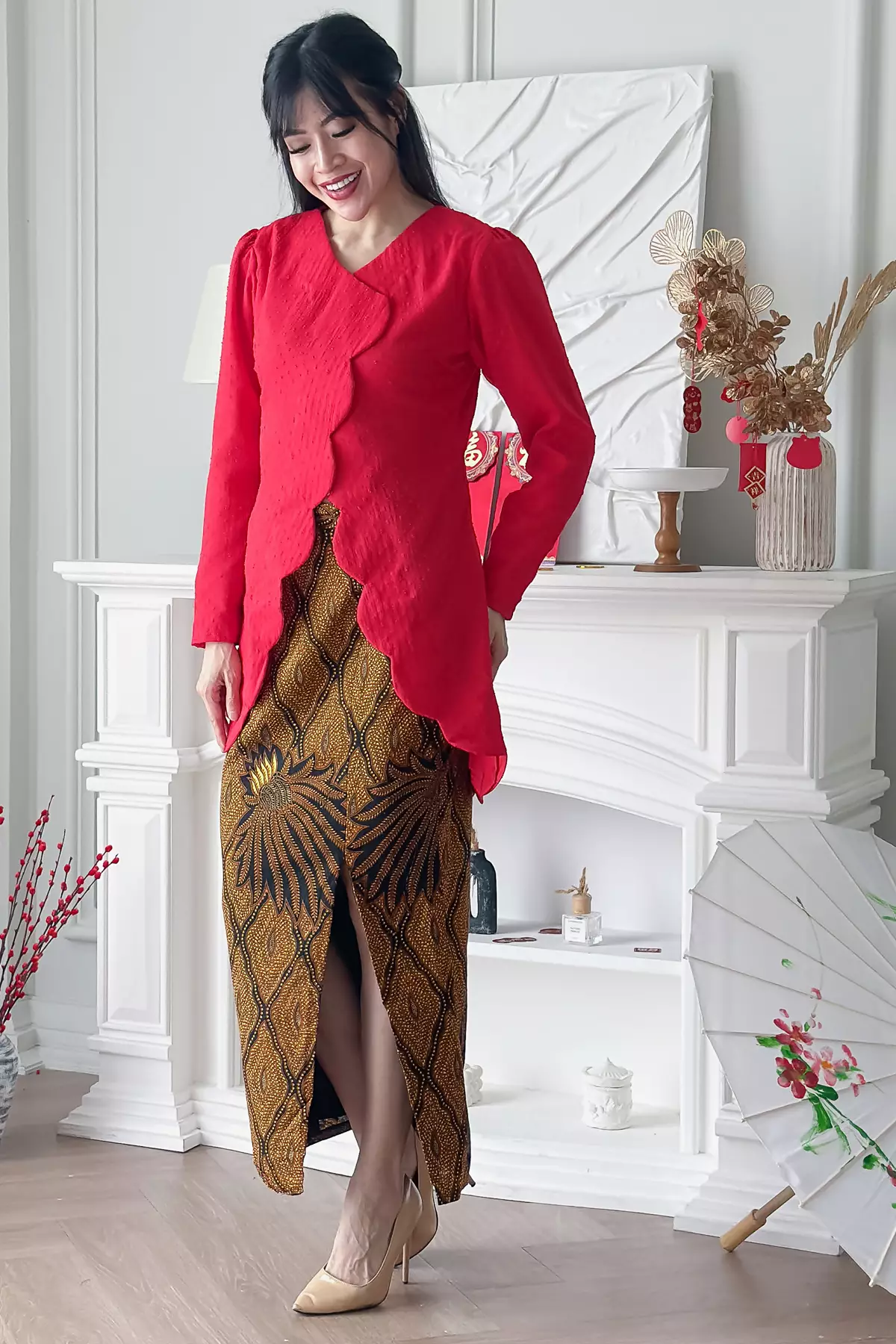 Jual DhieVine Batik Danur Ayu Scallop Merah Kebaya Original 2025 ...