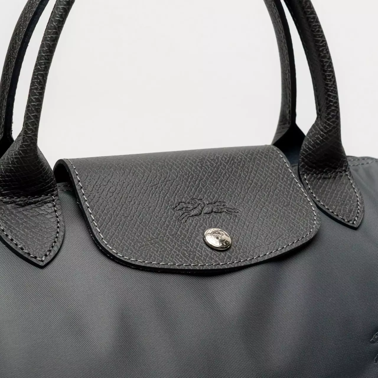 Jual Longchamp Le Pliage Green Medium Top Handle Bag Graphite Original ...