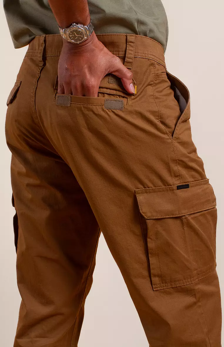 Jual MGEE Mgee Cargo Long Pants Original 2024 | ZALORA Indonesia
