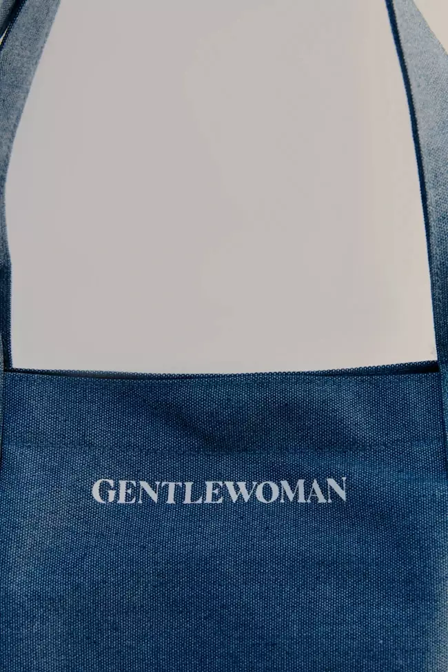 Jual GENTLEWOMAN Gentlewoman Jumbo Tote Denim Original 2025 | ZALORA Indonesia
