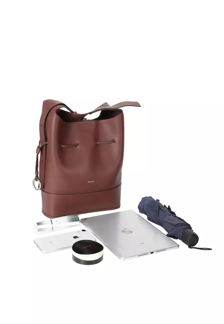 Buy BERACAMY Jeremiah Flat Bucket Bag - Cacao 2025 Online | ZALORA ...