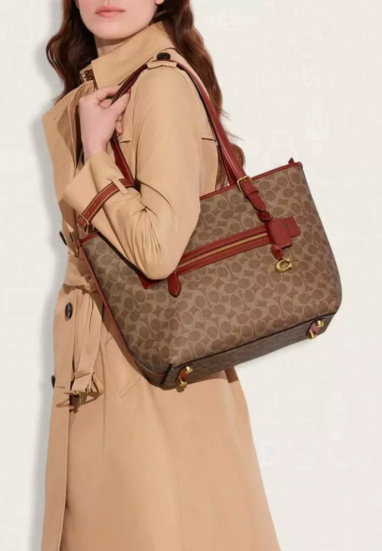 Jual Coach Coach Taylor Tote In Signature Canvas Tan Rust Original 2024 ...