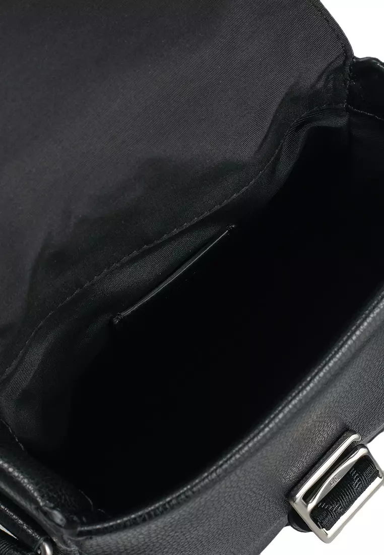 Jual Calvin Klein Cargo Flap Reporter Bag Original 2026 | ZALORA ...