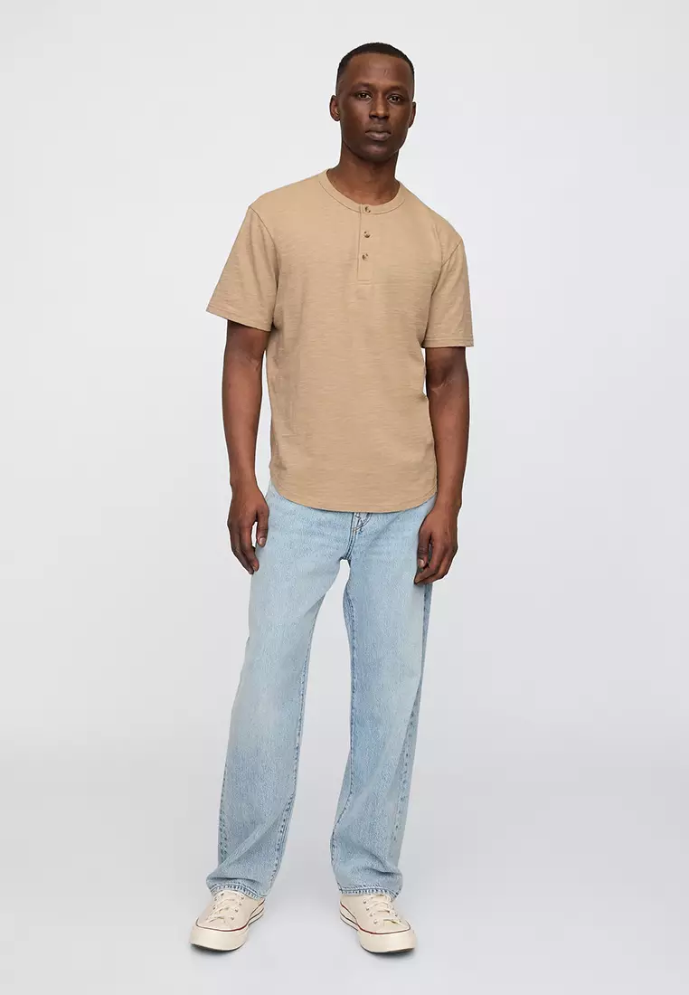 Jual GAP Lived-In Curved Hem Henley Tee Original 2025 | ZALORA Indonesia