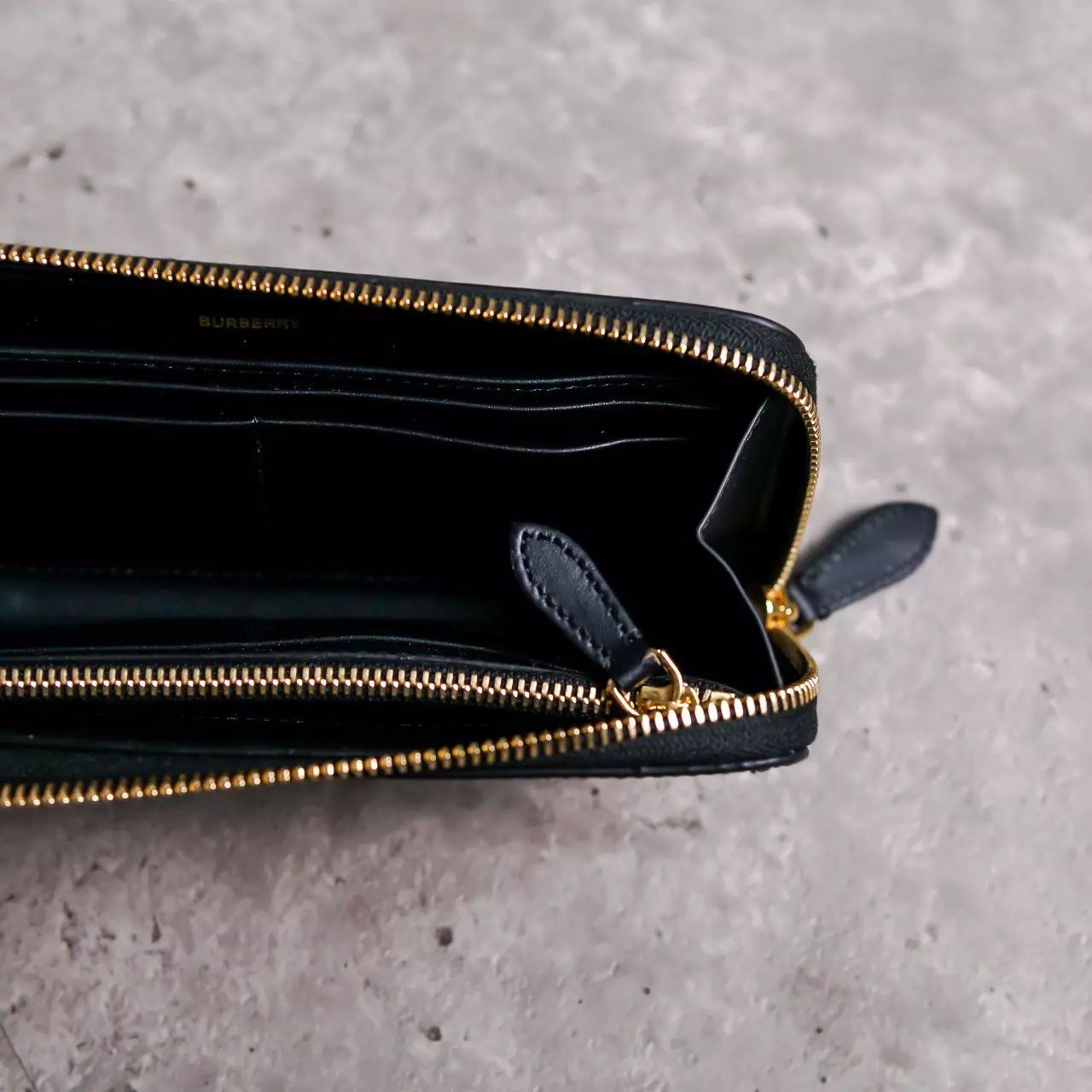 Jual BURBERRY Dompet BURBERRY CHECK BEIGE STRIPE BLACK ZIP LONG WALLET ...