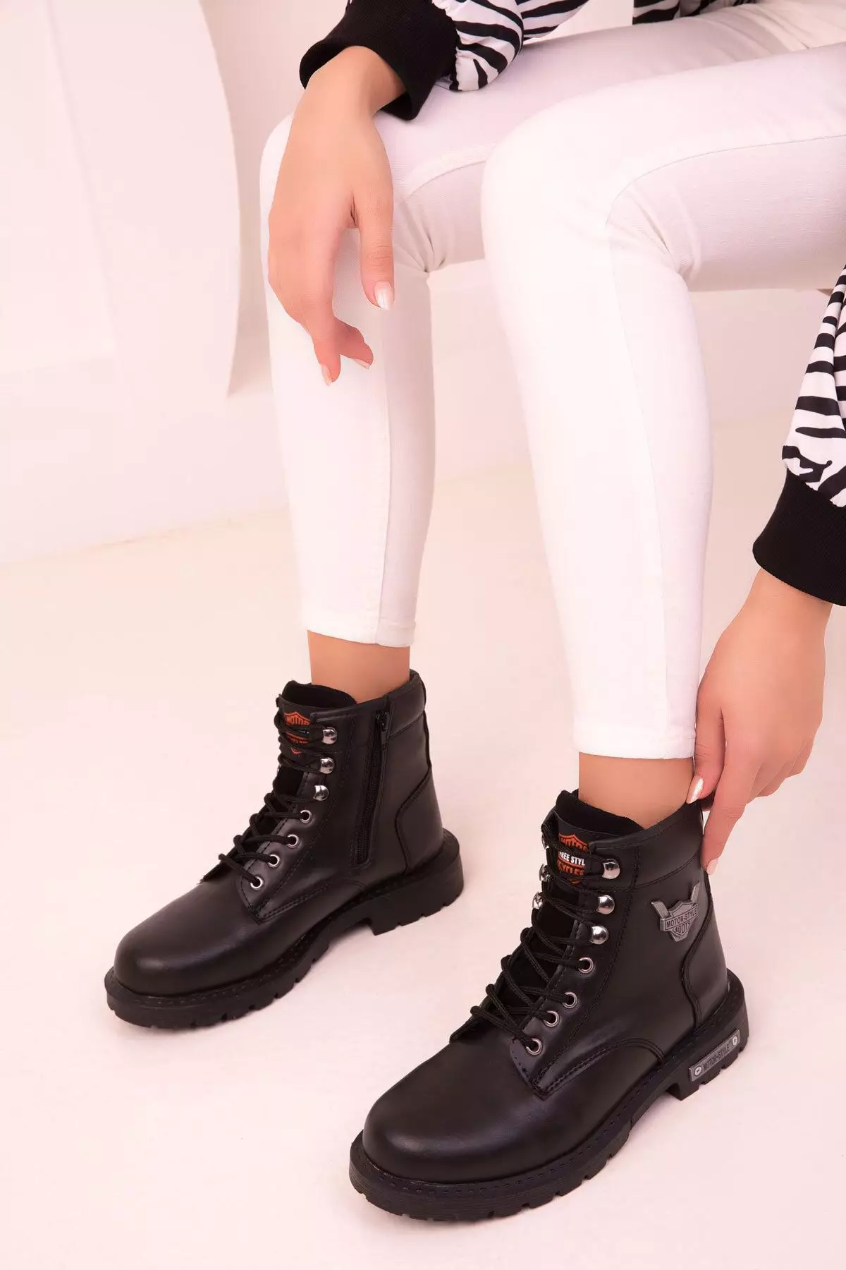 Jual Soho Patch Combat Ankle Boots Original 2024 | ZALORA Indonesia