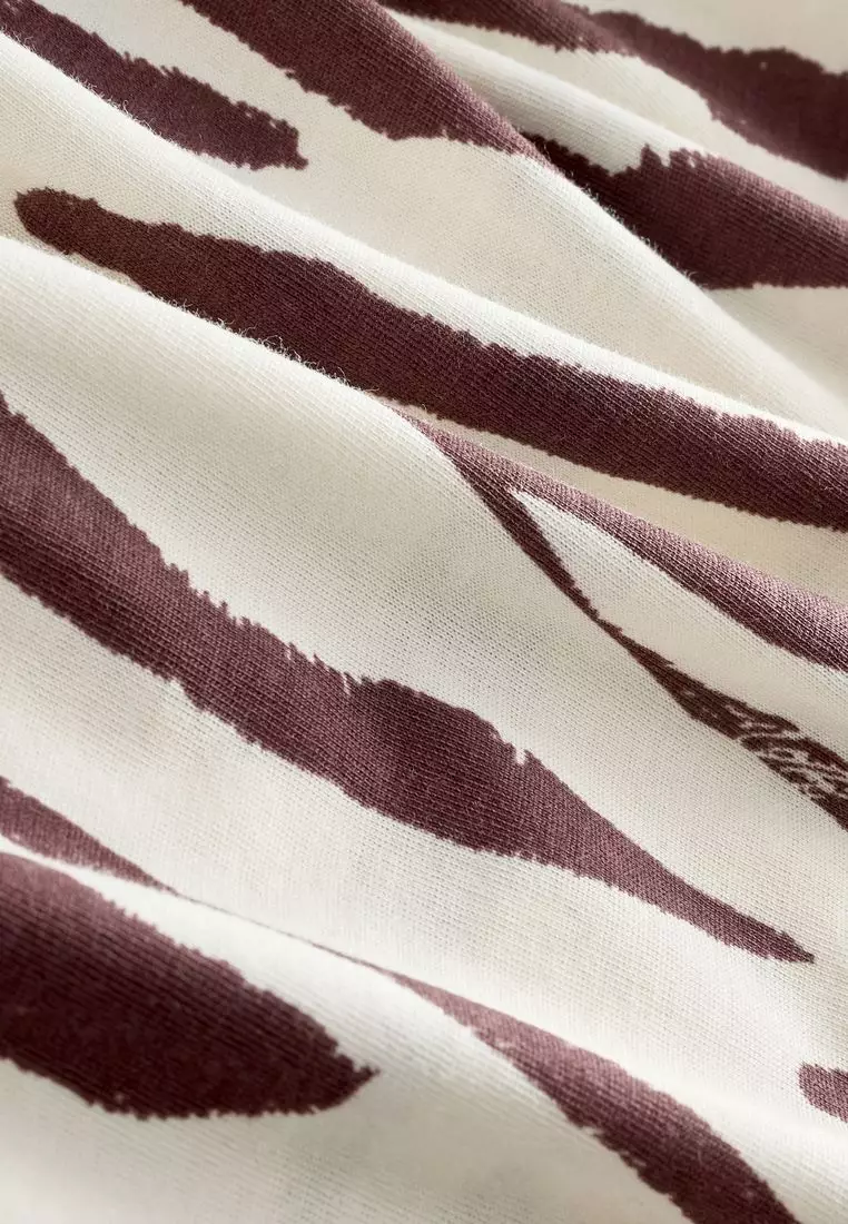 網上選購 NEXT V-Neck Cap Sleeve T-Shirt 2025 系列 | ZALORA香港