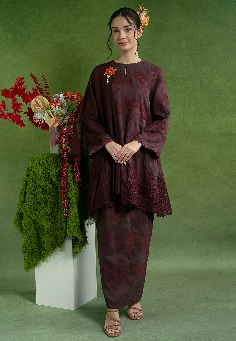Buy Lubna Marina Kurung Labuh Set with Selendang Online | ZALORA Malaysia