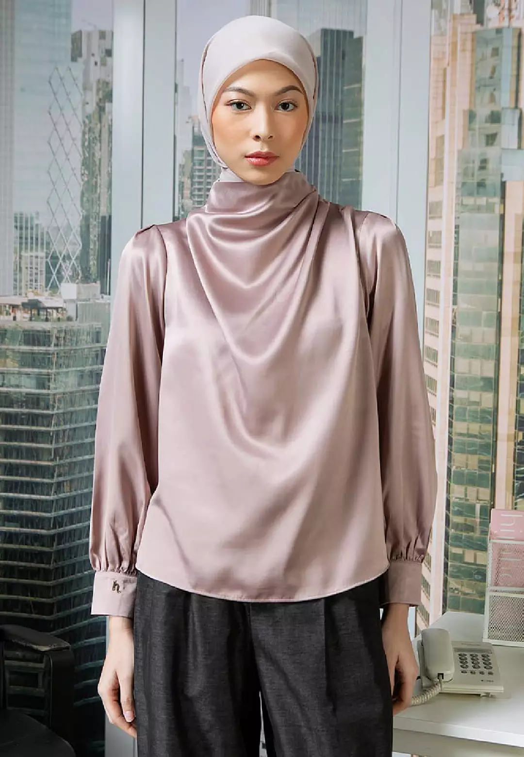 Jual HijabChic HijabChic Sania Mocca Drapping Top - Blouse Satin Drape Elegan Original 2025 ...
