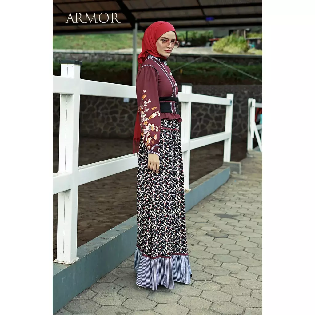 Jual Tuneeca TUNEECA Gamis Athena Posh - T-0924002 | Gamis Kekinian ...