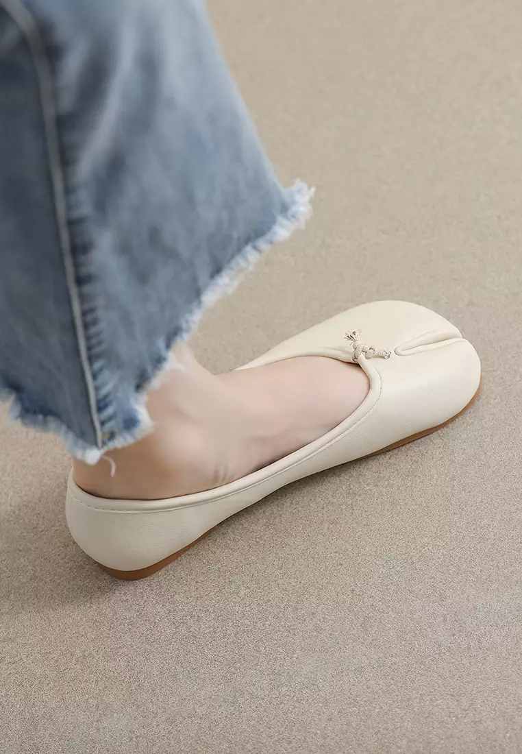 Buy Twenty Eight Shoes Split Toe Flat Shoes WW202-2 2024 Online ...