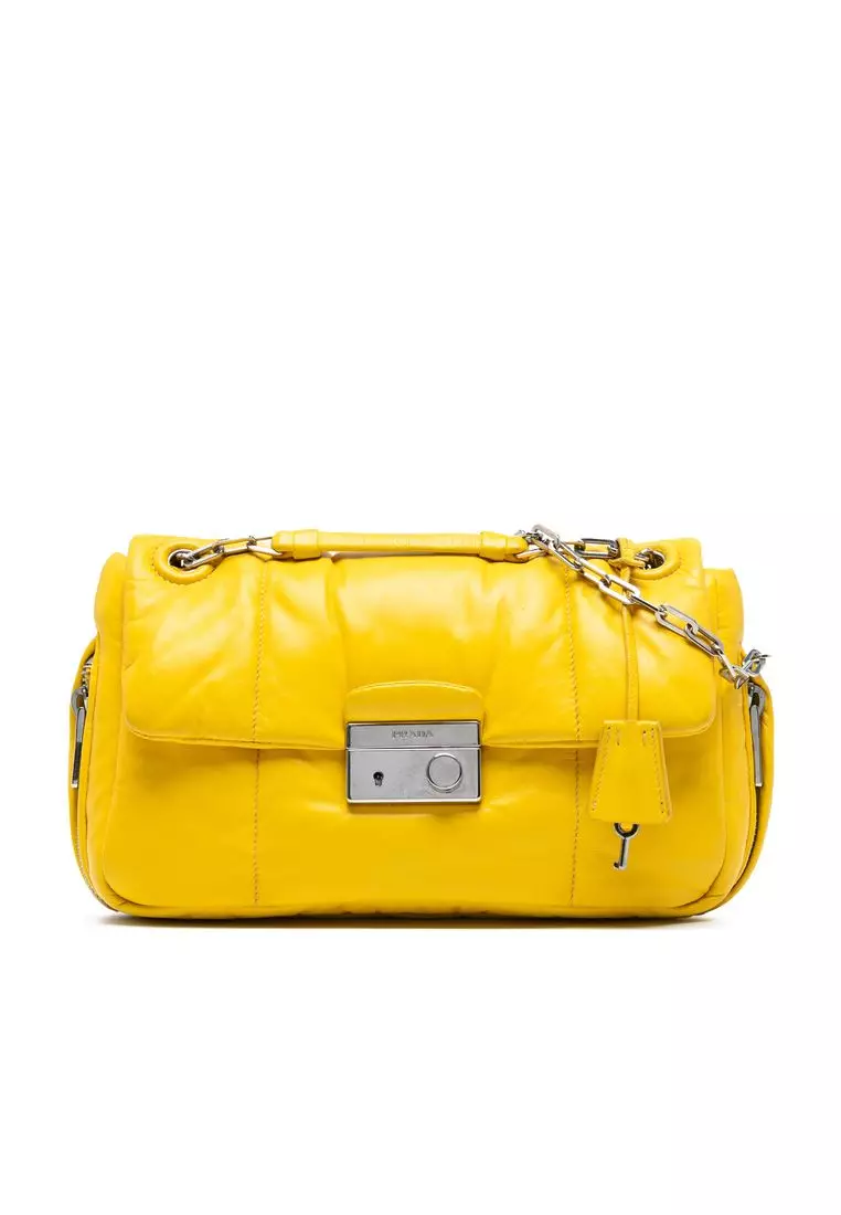 網上選購 Prada 二手 Prada Nappa 皮革飛行員夾克，帶鎖鏈翻蓋 2025 系列 | ZALORA香港