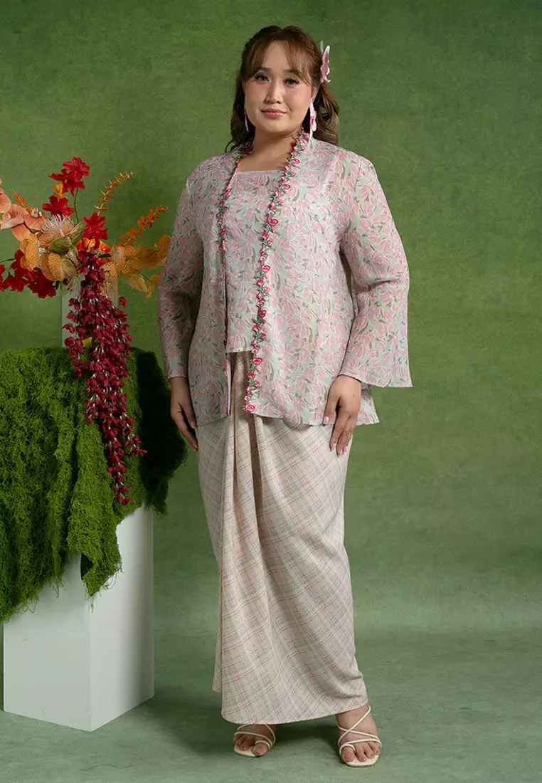 Buy Lubna Bella Plus size Kebaya Top with Pareo Skirt Online | ZALORA ...