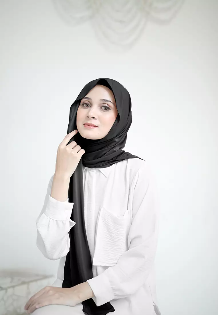 Jual COTTON BEE Hijab Instan Pashmina Curve Leher Jersey - Midnight ...