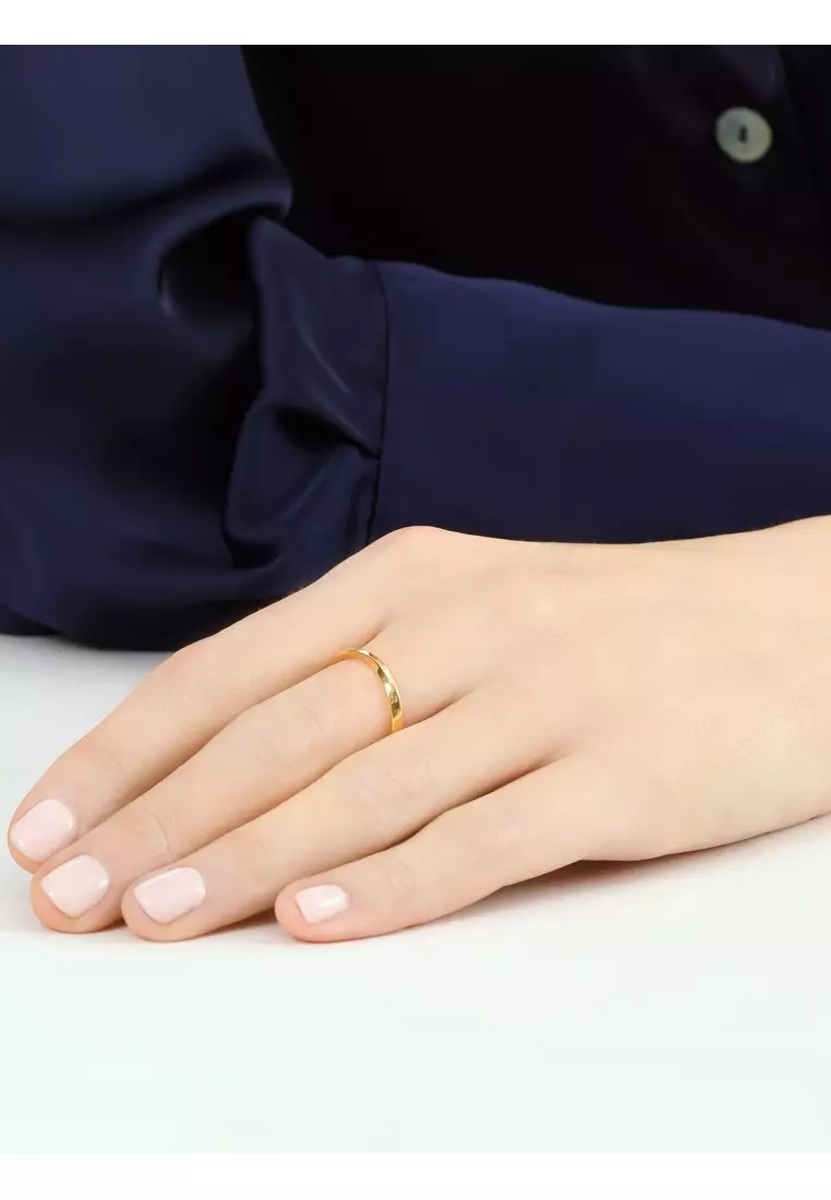 Buy Chow Sang Sang 999 Gold Essence Möbius Strip Ring for Women (Size ...