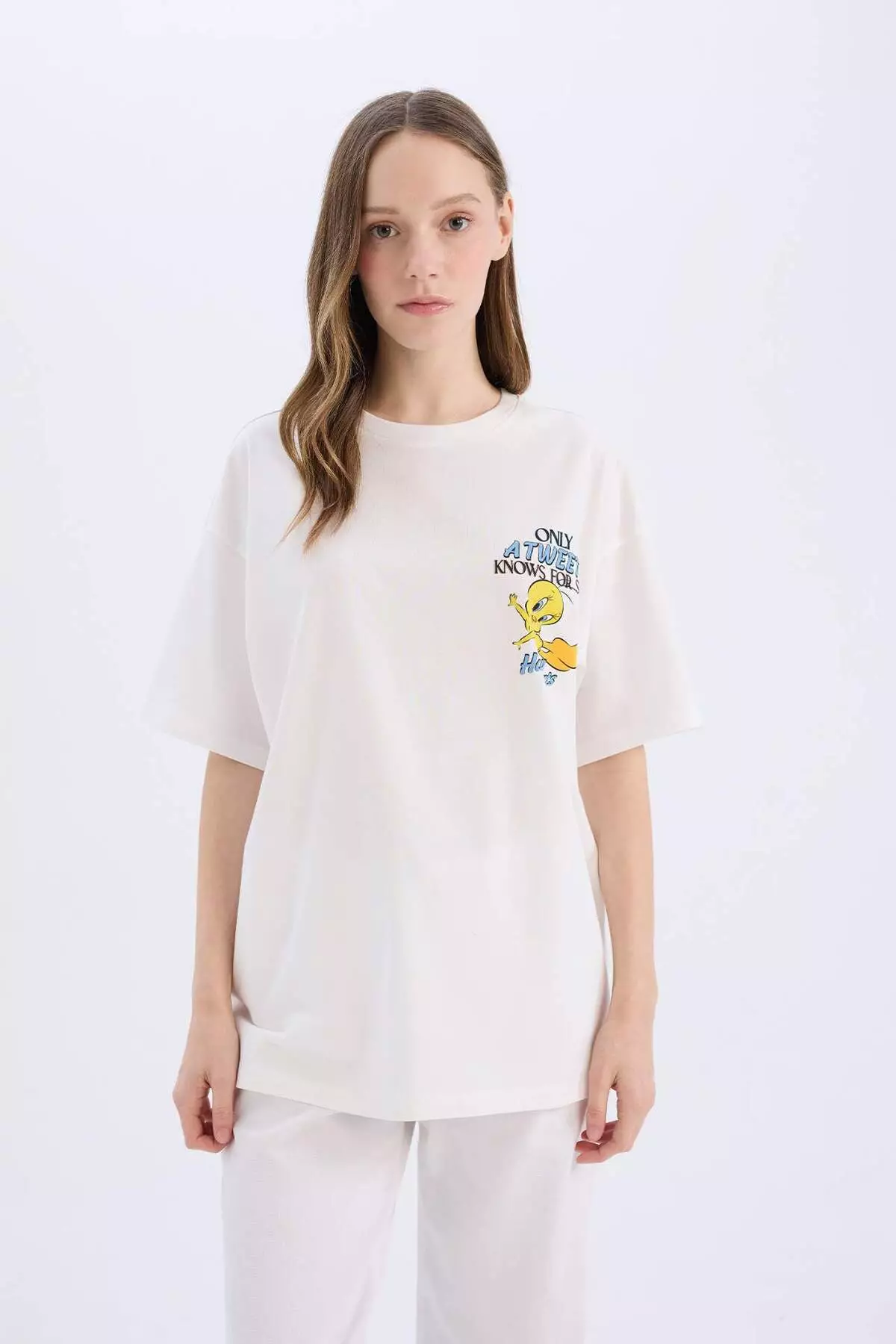 Buy DeFacto Coool Looney Tunes Oversize Wide Fit Crew Neck Back Printed ...