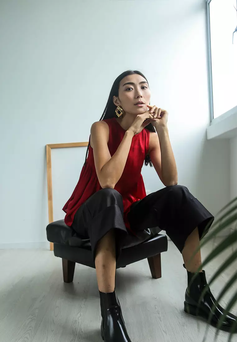 Buy SALIENT LABEL Hudson Gathered Side Flare Top in Scarlet 2024 Online ...