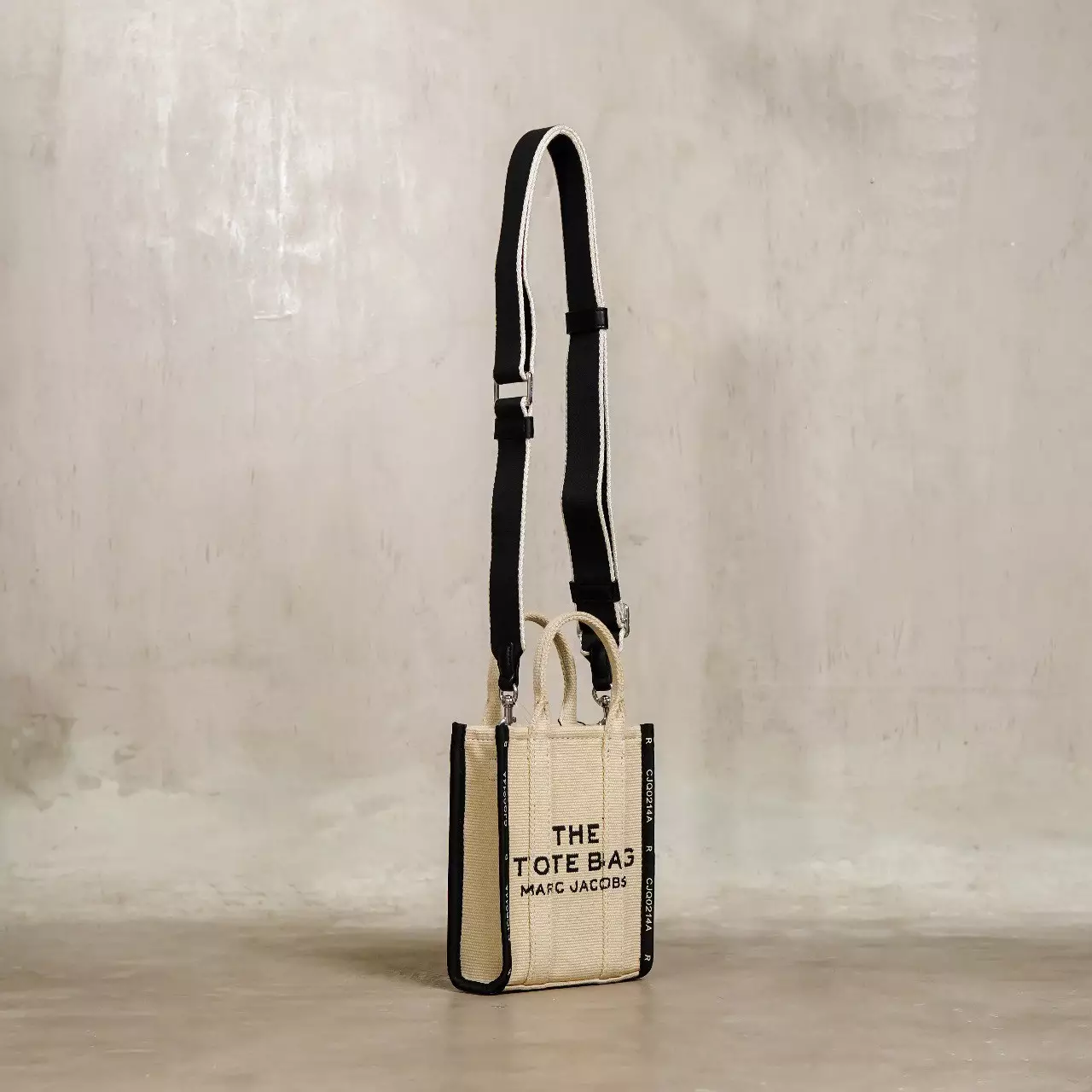 Jual Marc Jacobs Tas MARC JACOBS THE TOTE BAG BLACK BEIGE MINI TOTE BAG ...