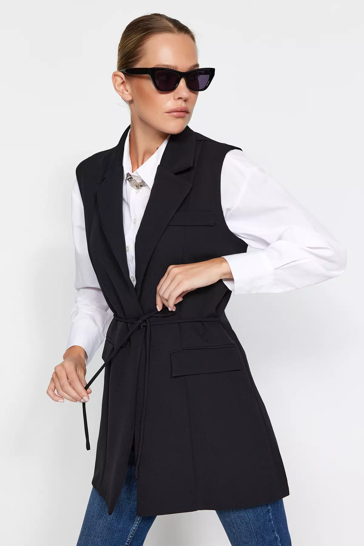 Buy Trendyol MODEST Collared Vest 2025 Online | ZALORA