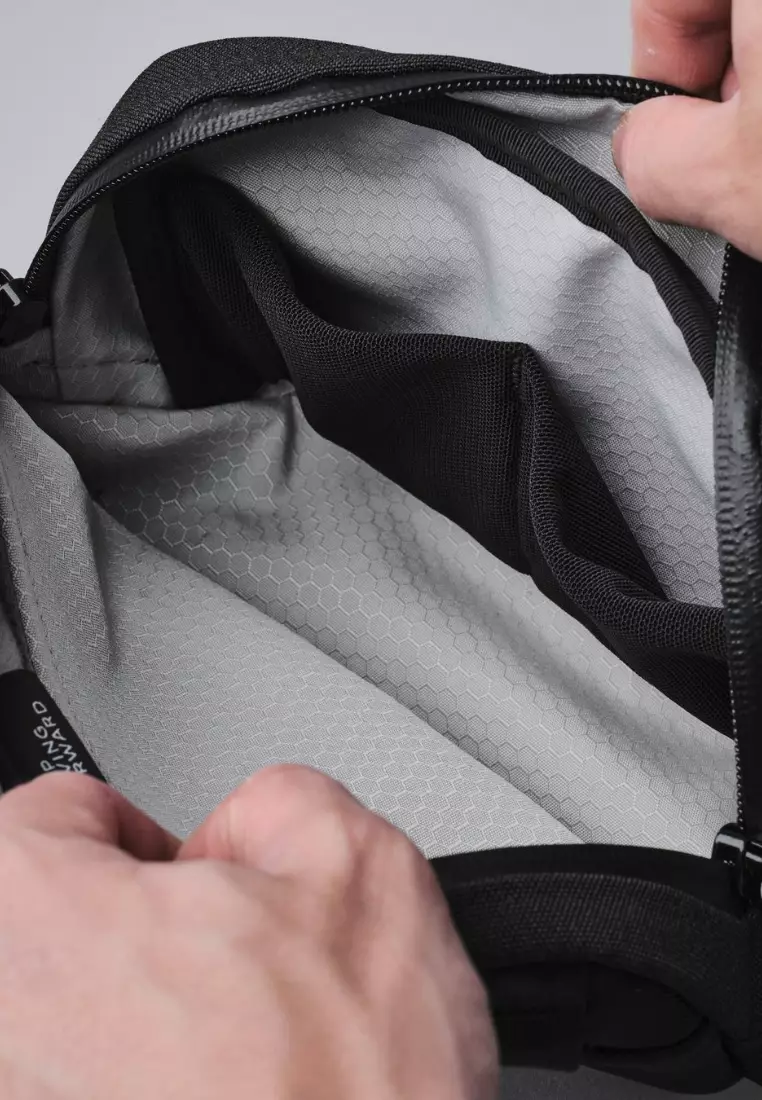 Buy Alpaka ALPAKA GO SLING NANO AXOFLUX 600D (BLACK) Online | ZALORA Malaysia