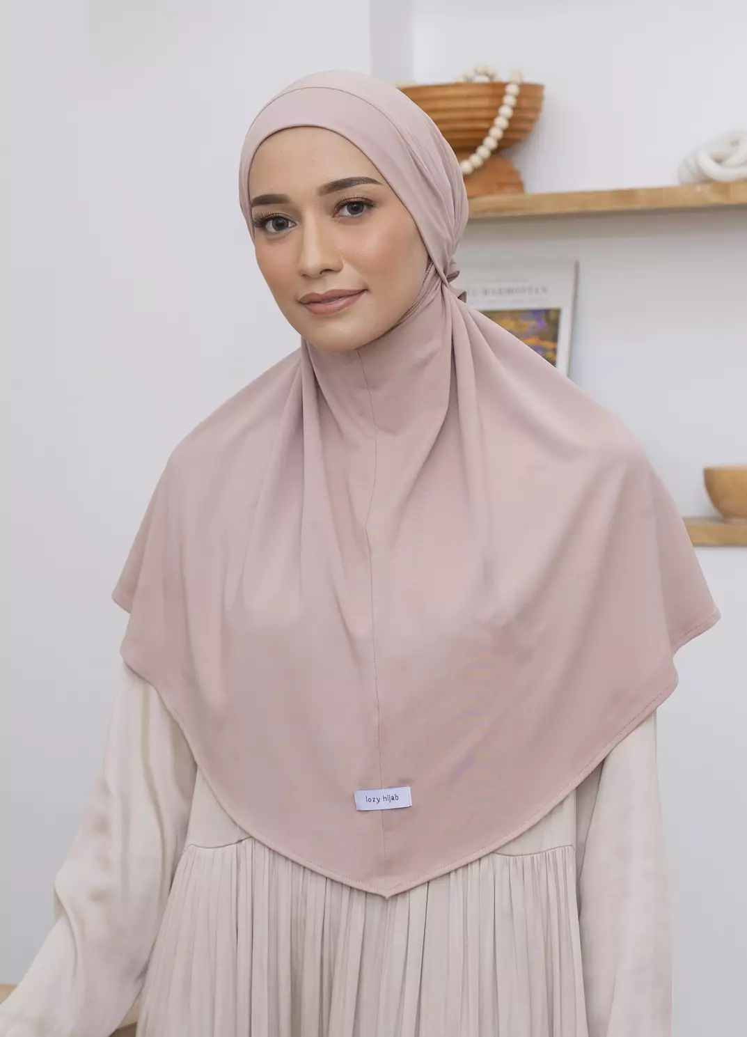 Jual Lozy Hijab Wafa Instan (French Khimar) Soft Beige Original 2025 | ZALORA Indonesia