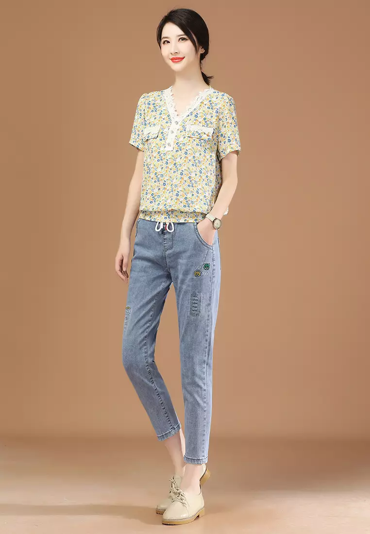 Buy Its Me Elastic Waist Frayed Jeans 2025 Online | ZALORA Philippines