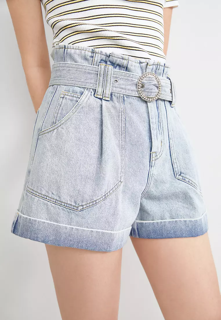 Buy Hopeshow Loose Cuff Light Washed Denim Shorts 2025 Online | ZALORA ...