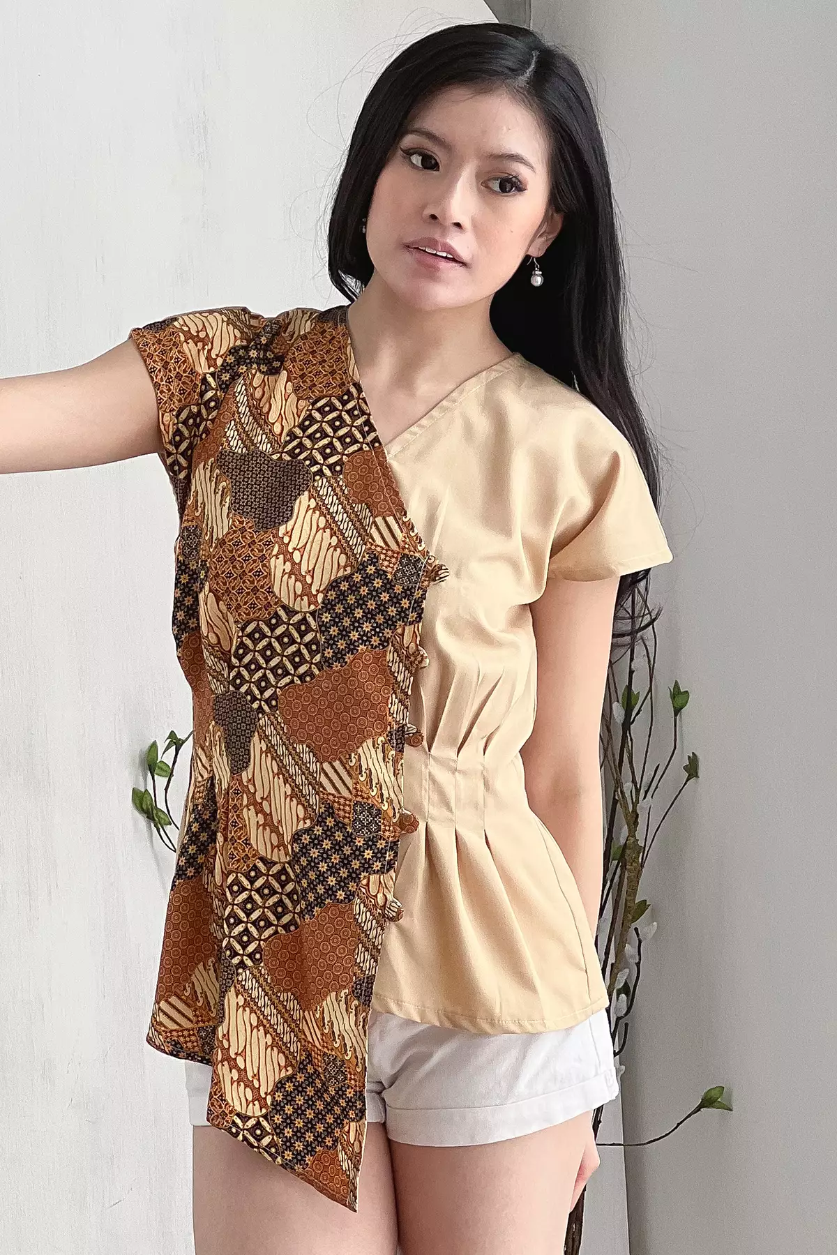 Jual DhieVine Batik Radipta Ayu Sekarjagad Blouse Original 2025 | ZALORA Indonesia