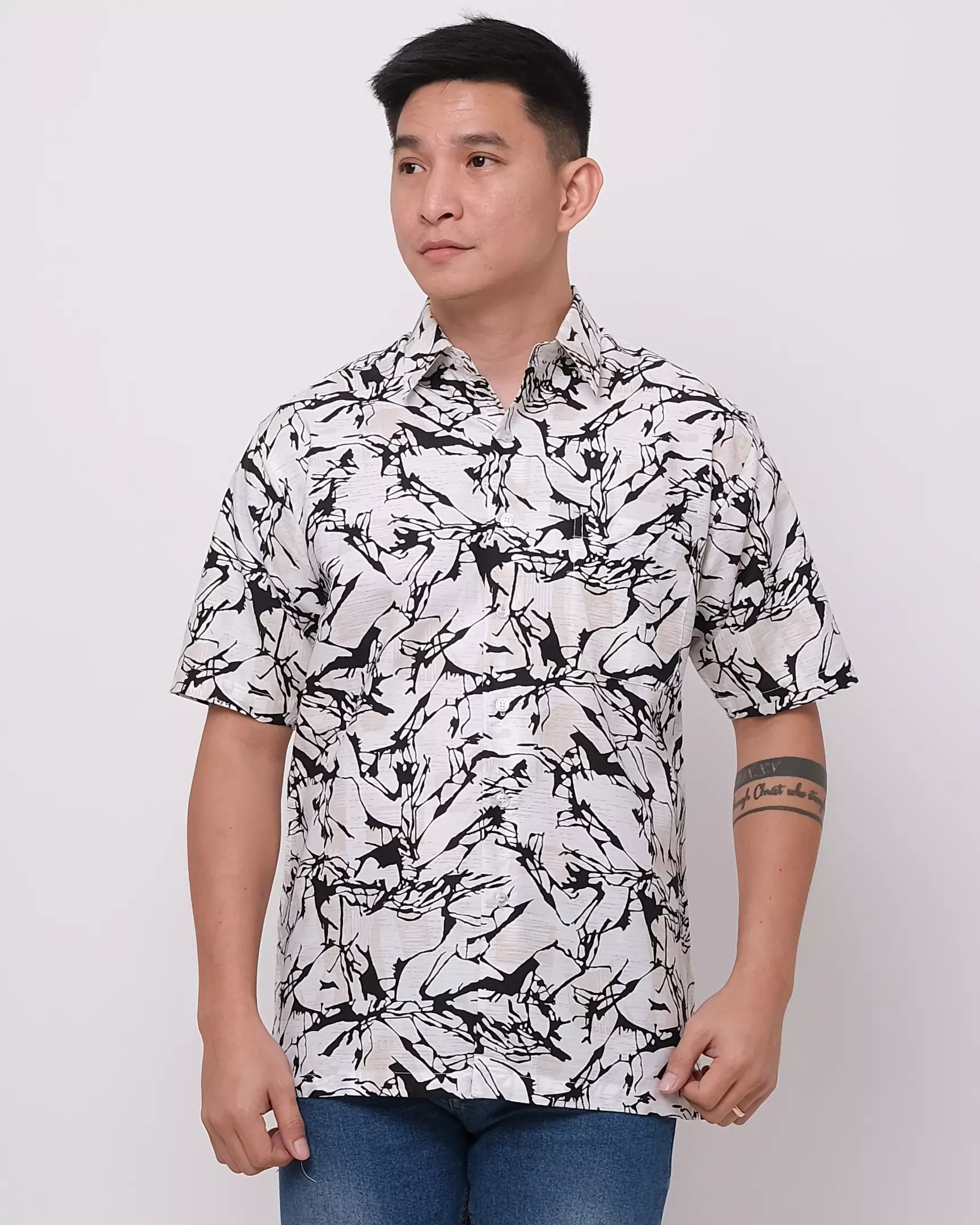 Jual Andre Michel Andre Michel Kemeja Lengan Pendek Putih Motif Hitam ...