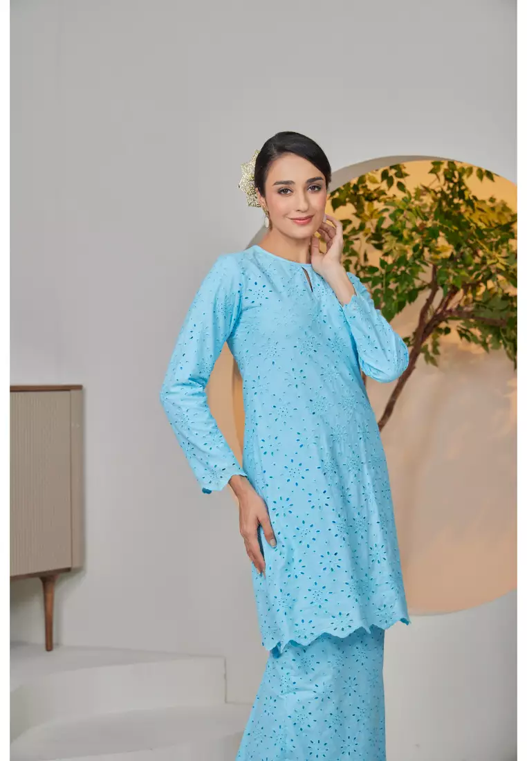 Buy Amar Amran Kurung Moden Sulaman Kasih Evelyn 2025 Online | ZALORA