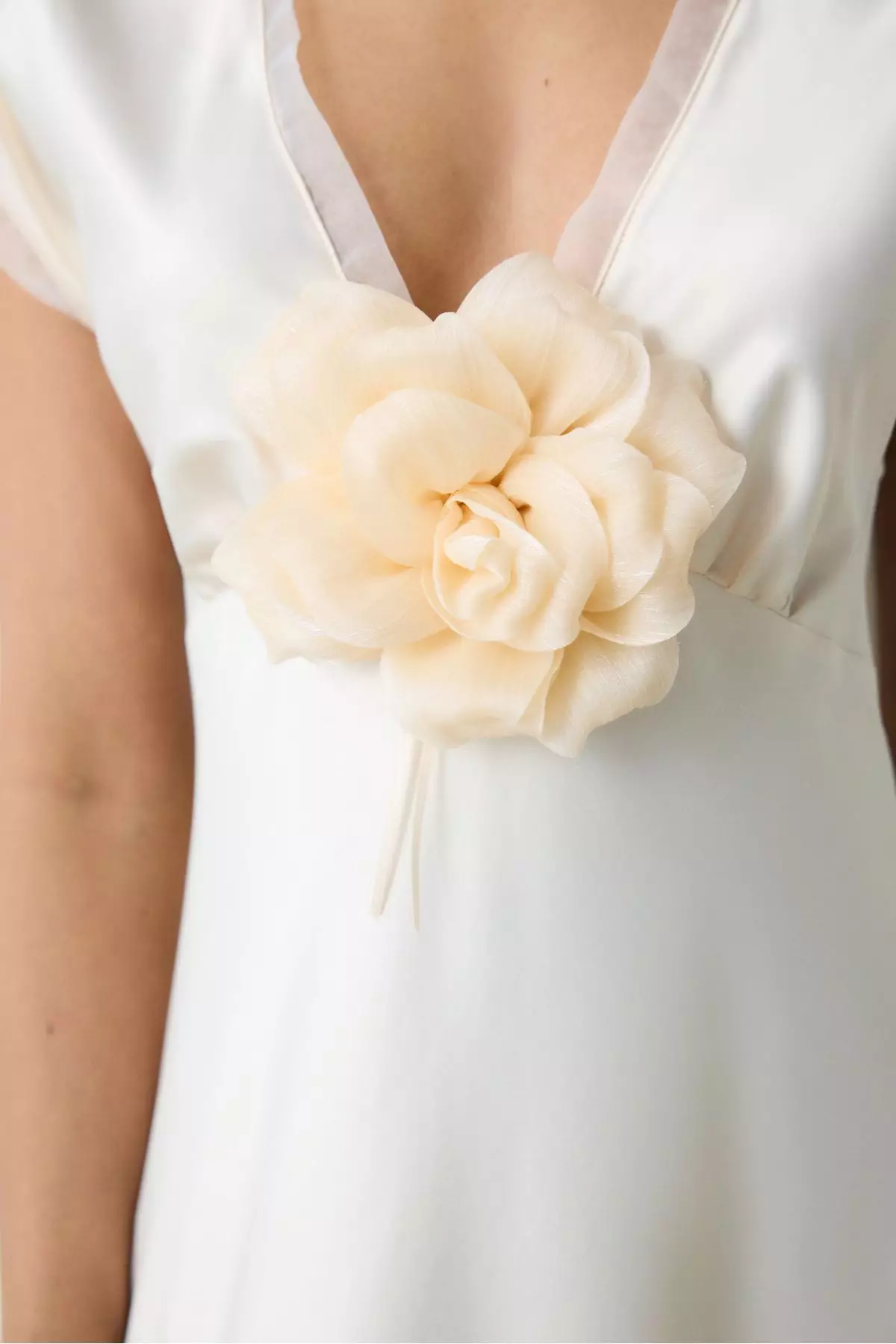 Jual Penti Roses Satin Cream Nightgown Original 2025 | ZALORA Indonesia