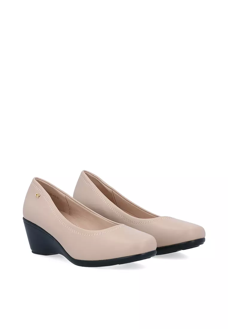Buy Carlo Rino Medium Beige Kacey Pumps Online | ZALORA Malaysia