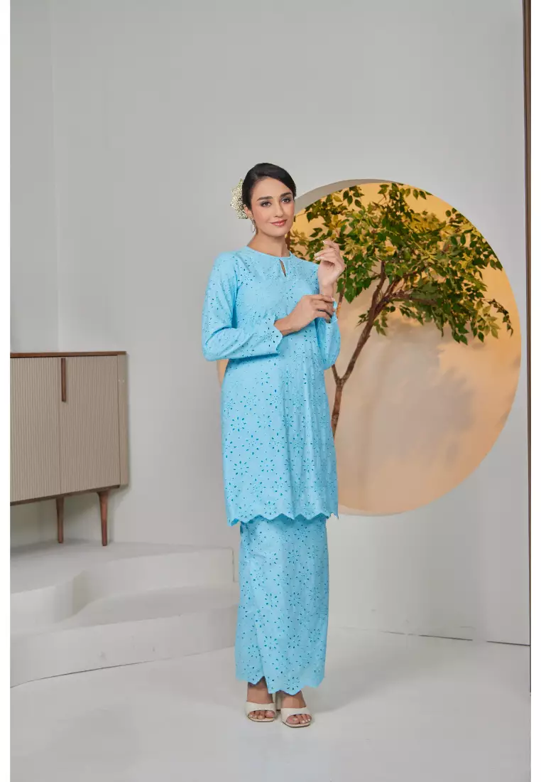Buy Amar Amran Kurung Moden Sulaman Kasih Evelyn 2025 Online | ZALORA