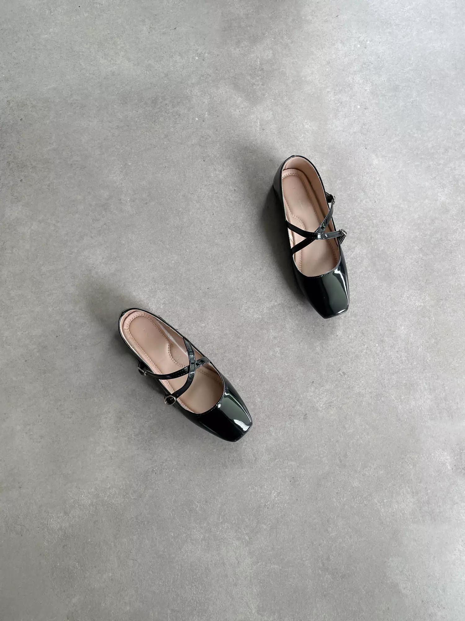 Jual Blow Blow Lara Crossover Mary Jane Flats Shoes MINNIK 0002 Original 2025 | ZALORA Indonesia