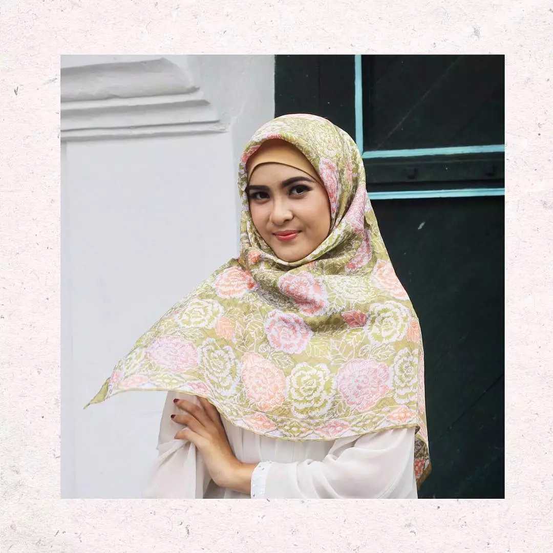 Jual Nona Batik Indonesia MAHVEEN GREEN SCARF BATIK Original 2024 ...