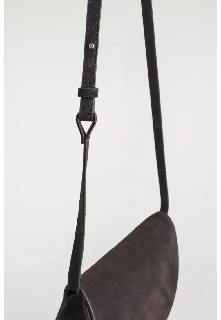 Jual COS Crossbody bag Original 2025 | ZALORA Indonesia