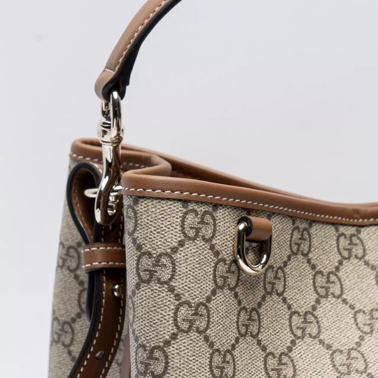 Jual Gucci GG Emblem Monogram Medium Bucket Bag Beige Dark Brown Original 2025 | ZALORA Indonesia